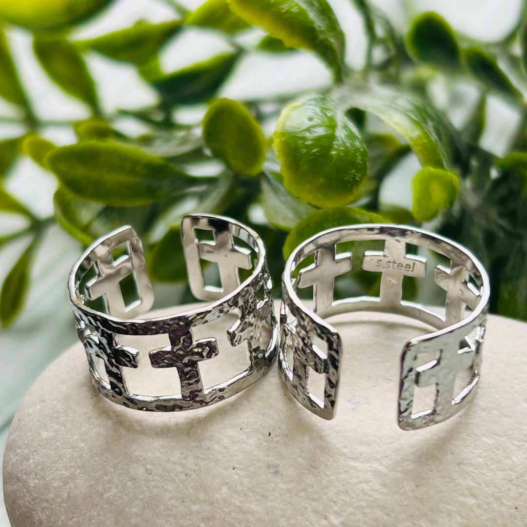 Hammered Cross Rings – YIAYIASMARKET